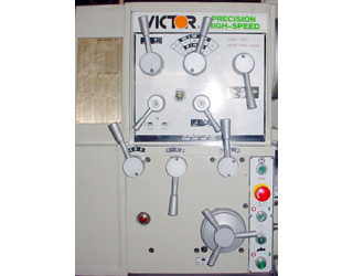 Machine may be shown with optional accessories