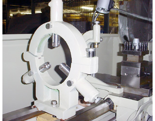 Machine may be shown with optional accessories